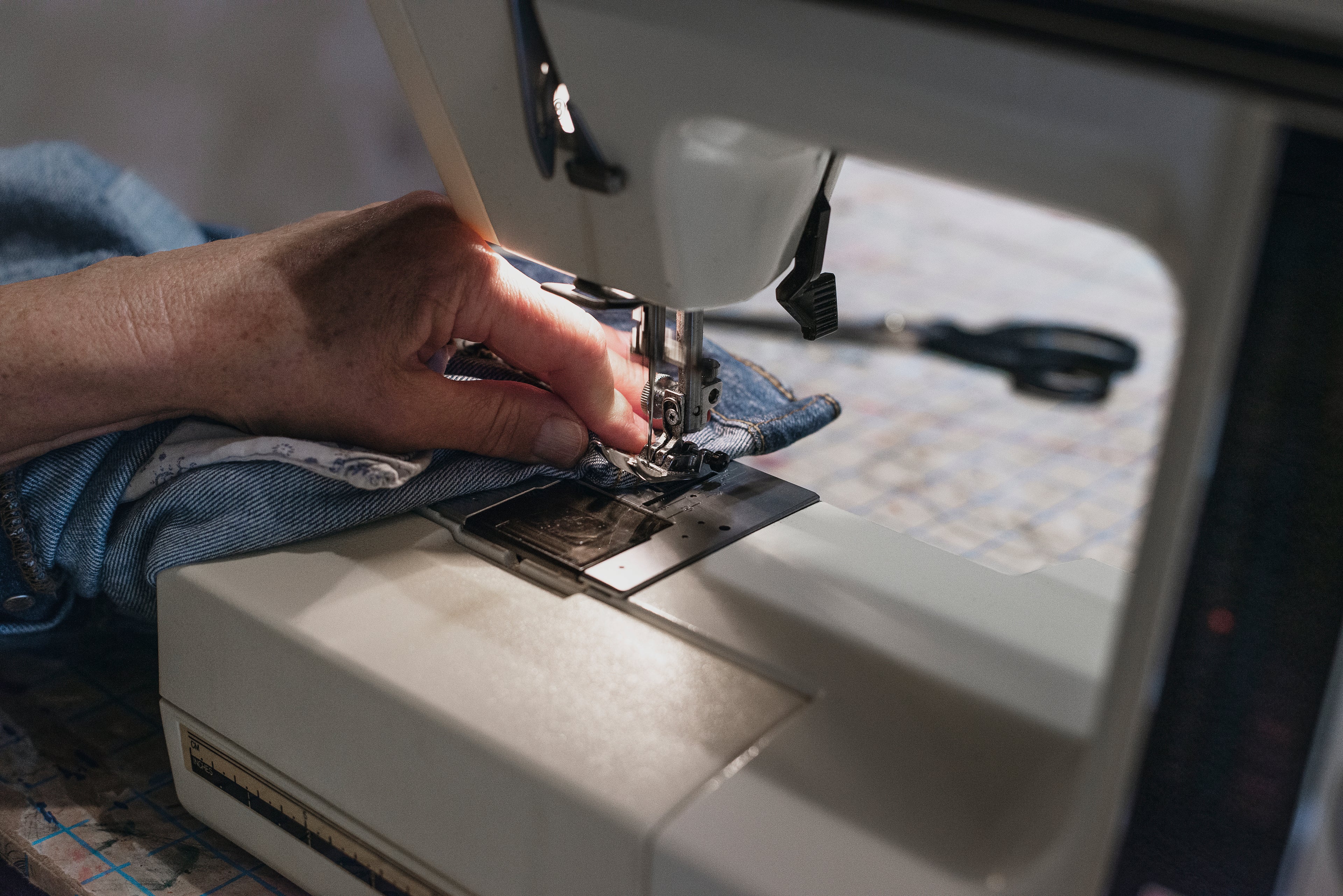 NEW AL AFRAH Is the best online shop for Sewing Machines